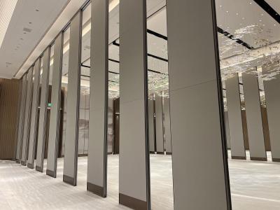 中国 吊り掛け音隔壁 折りたたみ可能なデザイン 環境に優しい材料と騒音制御のための簡単な設置 販売のため