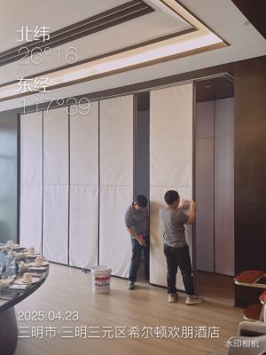 China Banketzalen Verplaatsbare Scheidingswand met MDF Oppervlak en Tot 43-50dB Geluidsisolatie Te koop
