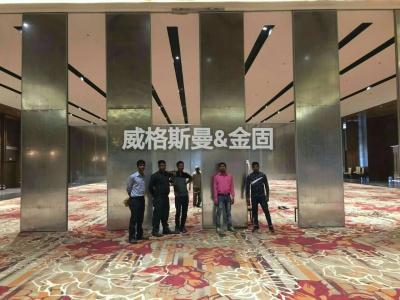 中国 MDF板の表面とアルミニウムフレームで支えられた防音布パネルで作られた隔壁 販売のため