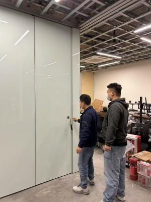 Cina Pannello di partizione per eventi personalizzabile con il logo o il design dell'azienda Figura in lega di alluminio e pannello di rivestimento in legno di vari colori in vendita