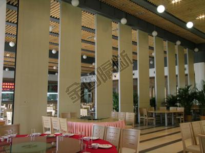 China 6063-T6 Aluminum Alloy Frame Folding Partition Wall Class A Fire Rating Single or Double Door Selection for sale
