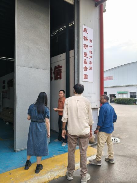 Quality Exhibition Hall Mobile Folding Wall System Featuring Aluminum Alloy Frame Designed for Partitioning and Space Management for sale