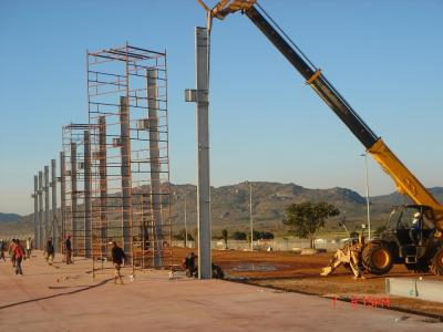 China Durable Steel Structure Warehouse with 50-Year Service Life SA 2.5 Shot Blasting and Stainless Steel Gutter for sale