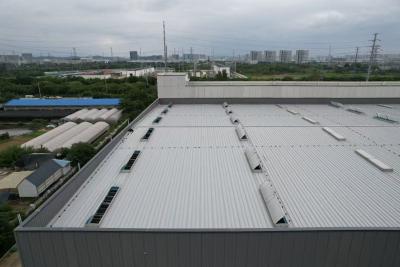Cina Colonna galvanizzata struttura in acciaio magazzino con pannello sandwich pannello del tetto in vendita