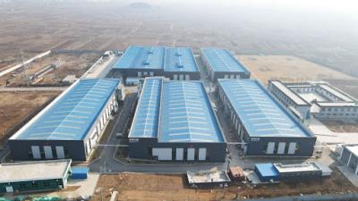 China Steel Sandwich Panel Wall Type Steel Structure Workshop Incorporating Concrete Foundation and Steel Sheet Roof Cladding for Workspace for sale