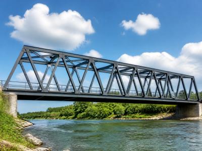 China Hot-Dip Galvanized Prefabricated Steel Bridge with Custom Span and Modular Design for Highways and Railways for sale