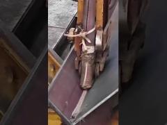Exibe os detalhes da solda da estrutura de aço