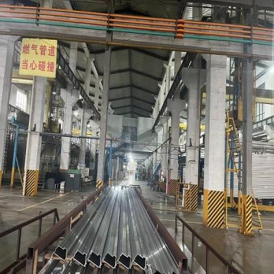 Cina 6063 6061 profilo di alluminio su ordinazione dell'estrusione per le parti meccaniche automatizzate in vendita