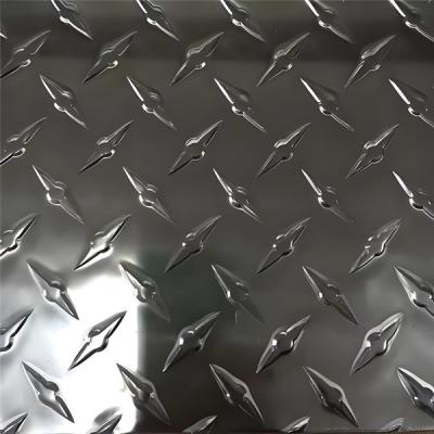 China Tough Aluminum Diamond Plate 40 Brinell Hardness Standard Packing 0.6mm - 1.2mm Bar Height for sale