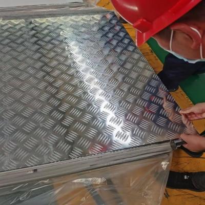 China Mill Finish 3003 5052 Aluminum Diamond Plate 40 Brinell Hardness Customizable Length and Bar Height for sale