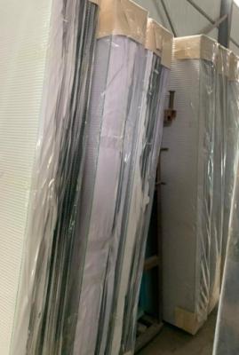 China Panes de FRP planos y suaves, de color rico, respetuosos con el medio ambiente y seguros, fáciles de procesar en venta