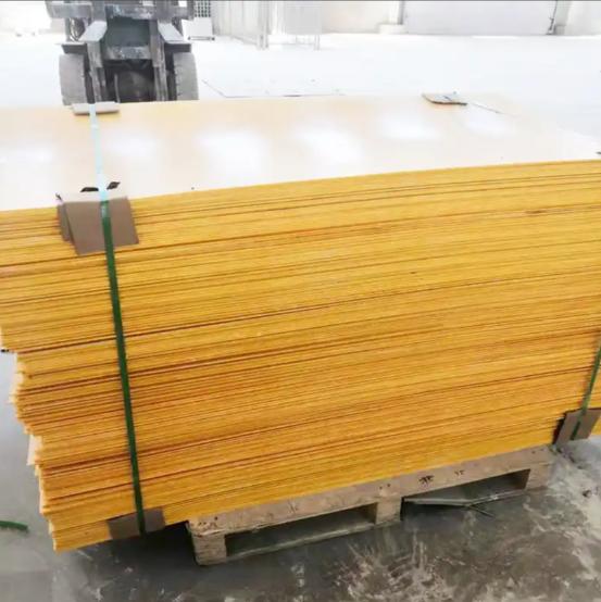 Quality 1.5 - 2.0g/cm3 Density Smooth FRP Panel Heat Resistance Wear Resistance FRP Flat for sale