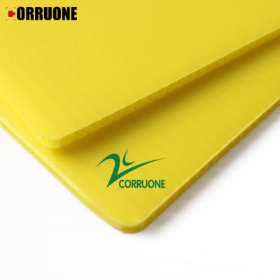 Cina Il bordo giallo di Coroplast 5mm 6mm 8mm ha ondulato gli strati di plastica 4x8 in vendita