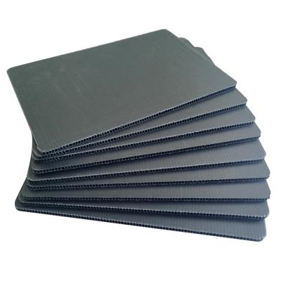 Cina L'OEM che il nero pp ha ondulato il polipropilene del favo dello strato riveste 4x8 in vendita