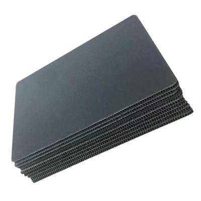 Cina L'OEM che il nero pp ha ondulato il polipropilene del favo dello strato riveste 4x8 in vendita