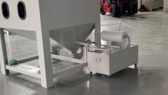 Closed-loop wet sandblasting machine