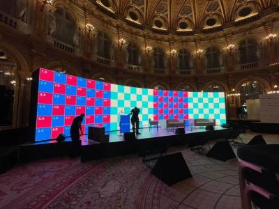 Cina OEM P3 schermo LED flessibile 2500 Cd/M2 per sala mostre in vendita