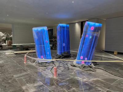 China Naadloze hoek gebogen LED video muur, tentoonstelling LED-display zachte module Te koop