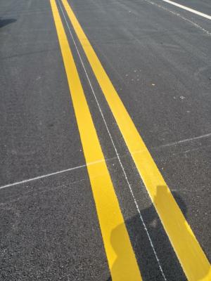 Cina Vernice per segnaletica stradale Giallo bianco colore rivestimento traffico polvere Termoplastico Hot Melt vernice per segnaletica stradale HUAQUN in vendita