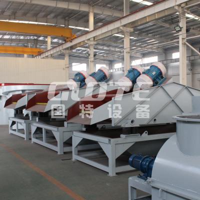 China Ecrã de remoção de água do motor de vibração vertical personalizado para classificação precisa de minério à venda
