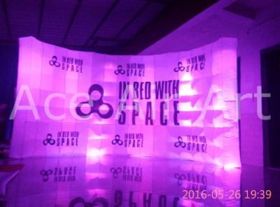 China custom free standing inflatable curve wall with logo for advertising and exhibition for sale