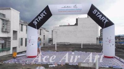 China customize 20 feet angle start/finish inflatable arch with free air blower for races and events for sale