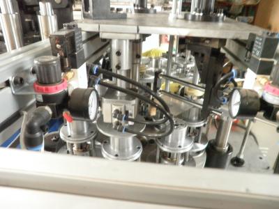 China Schale/Feinkostgeschäft der warmen Küche 6Kw tapeziert Deckel-Maschinen-hohes Leistungsfähigkeit 45 - 50 PCS/min zu verkaufen