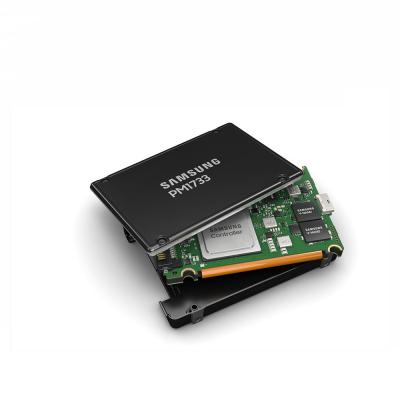 Cina SSD 3.84TB dello SSD interno a 2,5 pollici Samsung PM1733 di PCIe Gen4 X4 NVMe U.2 in vendita