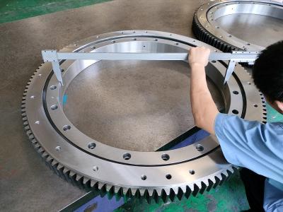 Cina Four Point Contact Ball Slewing Bearing With External Gear Teeth 1072*776*80mm in vendita