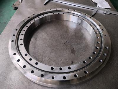 Cina Crossed Roller Slewing Bearing 110.25.823.12 Size 980x714x101mm in vendita