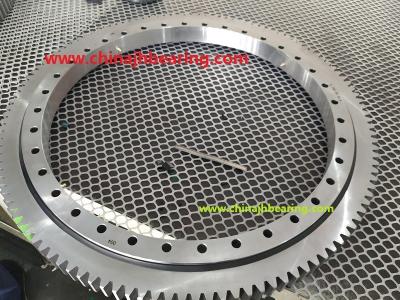 China Slewing ball bearing E 750.20.00.B with size 742.3x572x56mm with external teeth for sale