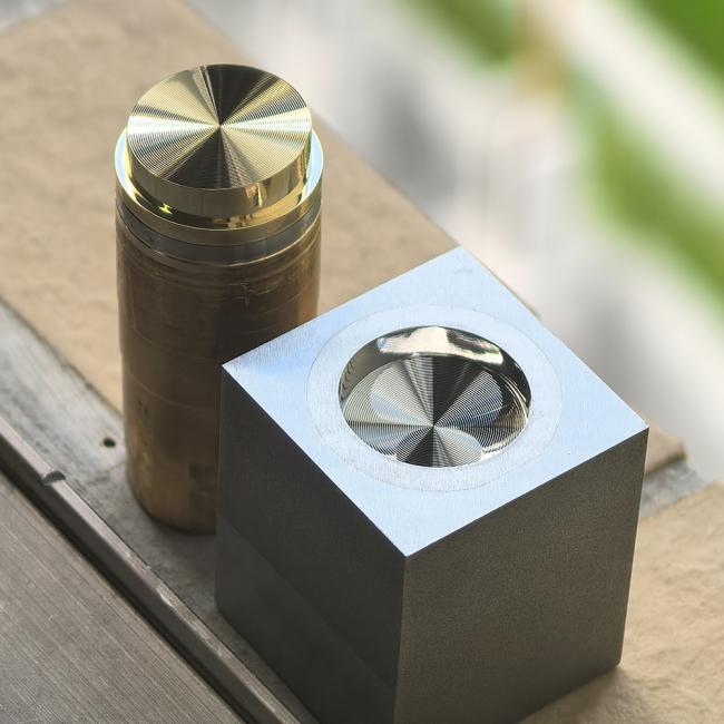 CD pattern keyboard switches with metallic finish