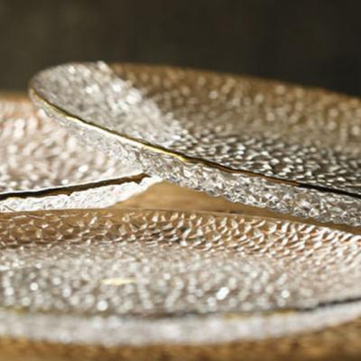 China 2021 Cheap Price Elegant Wedding Plates Wholesale Dining Serving Dishes Outdoor Party Under Plate with Gold Rim for sale