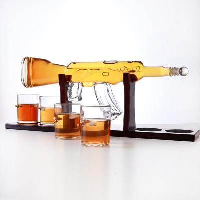 China hot Crystal Glass AK47 Rifle Gun Whiskey Wine Glass Decanter With 4 Whiskey Glasses Set For Liquor,Whiskey, Vodka,Brandy for sale