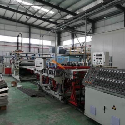tablero plástico de la espuma del PVC Wpc de 1220m m 30m m que hace la máquina