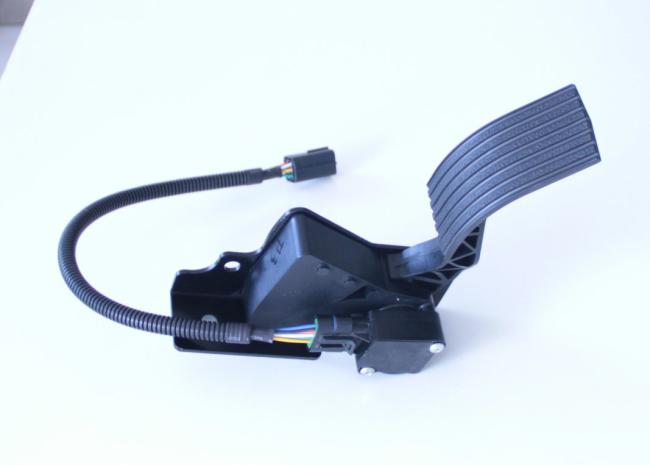 TIA-1103 electronic throttle pedal product view showing detailed construction and components