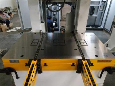 Cina Serraggi di stampo del favo 0-220rpm per uso della punzonatrice dello stampaggio ad iniezione in vendita