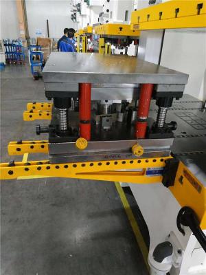 Cina Serraggi di stampo del favo 0-220rpm per uso della punzonatrice dello stampaggio ad iniezione in vendita