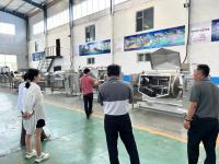 China Custom Horizontal Jacket Vacuum Cooking Kettle 300L 500mm Diameter for High Viscosity Paste for sale