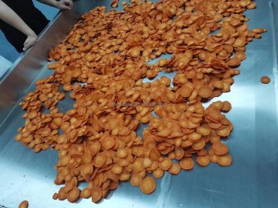 Cina Macchina di frittura a olio circolare di capacità personalizzata per patatine di frutta croccante professionali in vendita