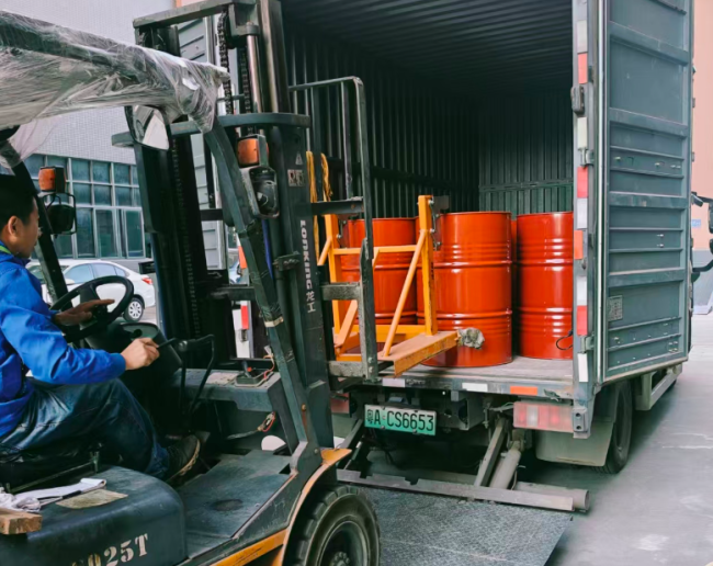 Polyurethane adhesive packaging and loading process