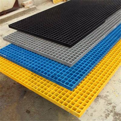 Cina Passaggio pedonale nero della vetroresina di 50*50mm che gratta la griglia del pavimento di trattamento delle acque di Frp in vendita