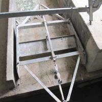 Cina Gabbia dell'azienda agricola di larghezza del sistema 1800/2100mm di rimozione della pollina di 4 Tires in vendita