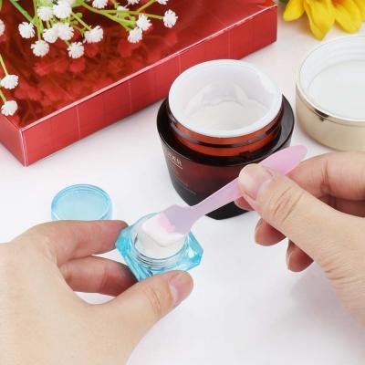 Cina piccoli barattoli crema cosmetici di plastica 5ml con il portatile riutilizzabile dei coperchi in vendita