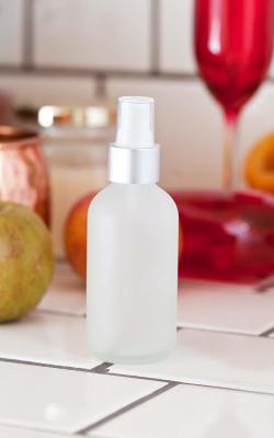 Cina Contenitori cosmetici della bottiglia dello spruzzo dell'ANIMALE DOMESTICO 50ml con la pompa di 24MM in vendita