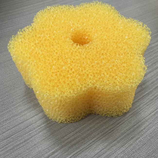 Scrub Daddy product packaging and sponge display