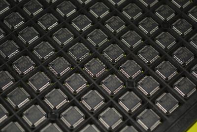 China LPC1114FBD48/302 ARM Cortex-M0 MCU de 32 bits, CPU de 50MHz, 32KB Flash, 8KB SRAM, ADC de 12 bits, 42 GPIOs, UART/SPI/I2C, Baixo Consumo < 1μA em Deep Sleep à venda