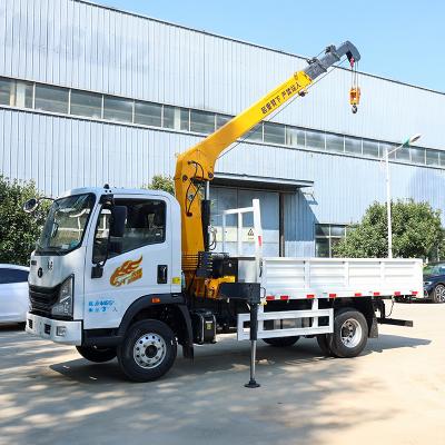 Cina camion piccolo montato su gru camion da carico 4x2 con gru in vendita