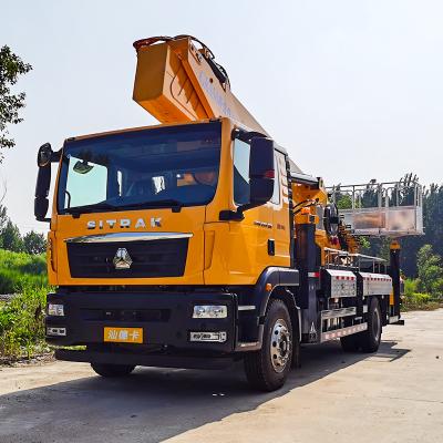 Cina il camion ad alta altitudine del camion dell'operazione di 50m ha montato l'uomo per sollevare il veicolo aereo dell'ascensore dell'asta in vendita