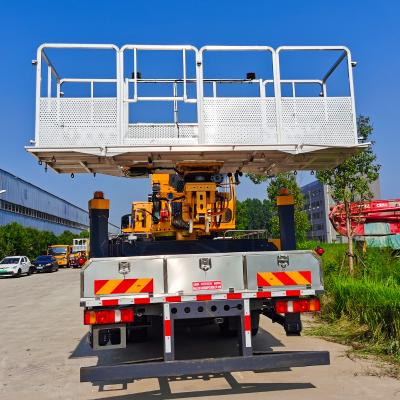 Cina il camion ad alta altitudine del camion dell'operazione di 50m ha montato l'uomo per sollevare il veicolo aereo dell'ascensore dell'asta in vendita